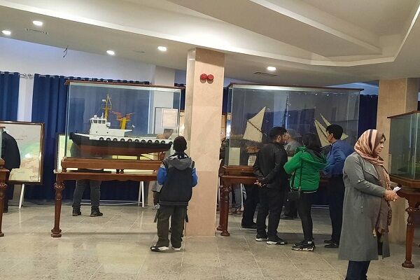 پایگاه خبری وزارت راه و شهرسازی ببینید بازدید مسافران نوروزی از موزه دریایی منطقه ویژه